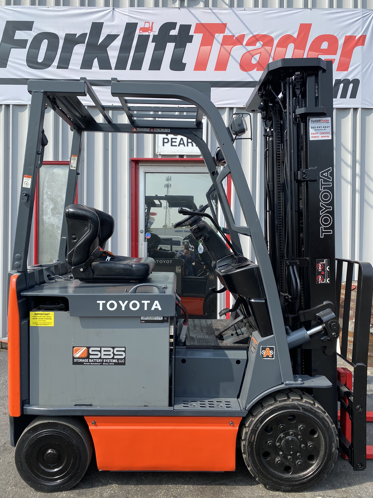 *2014 TOYOTA 8FBCU20 4000LB CUSHION TIRE FORKLIFT WITH TRACTION DRIVE ...